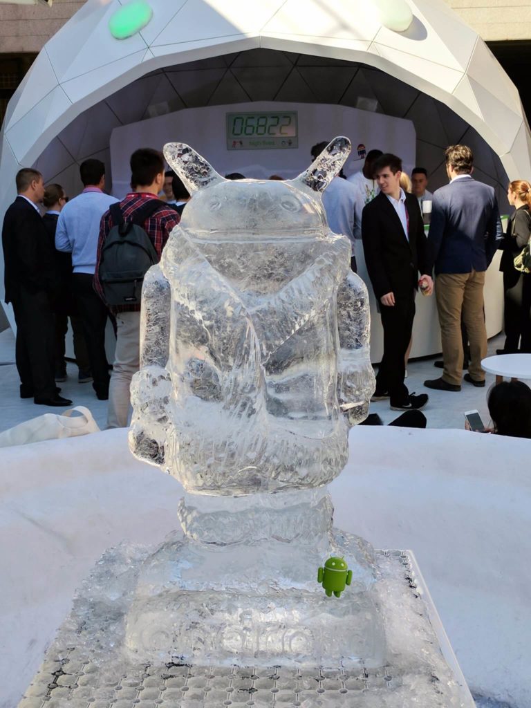 Search in Pics: Android ice sculpture, AMP team & cloud balloons